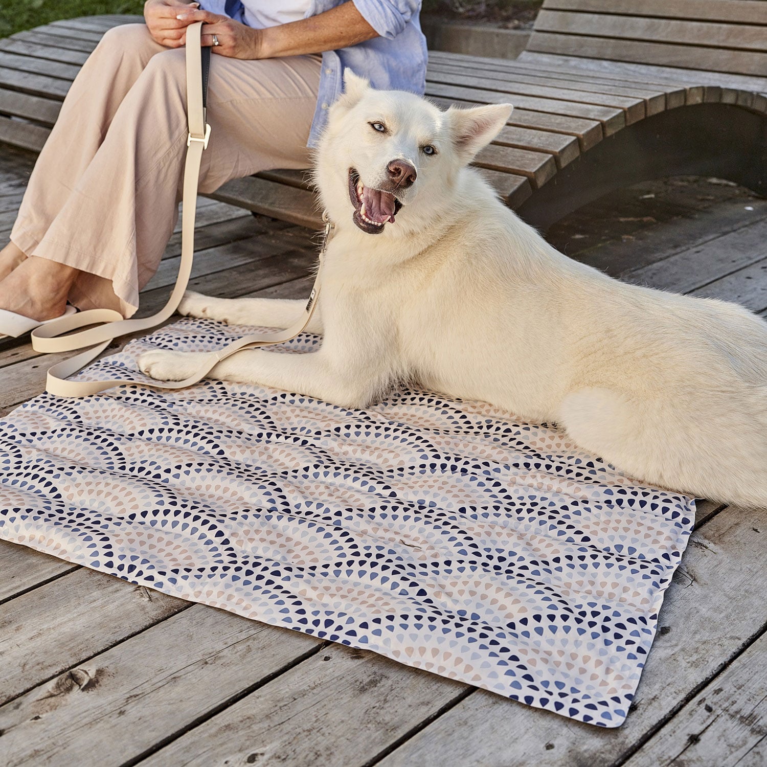 Liquid Gel Cooling Mat, Positano Tiles and Blue Coronet Brigade | Mondou